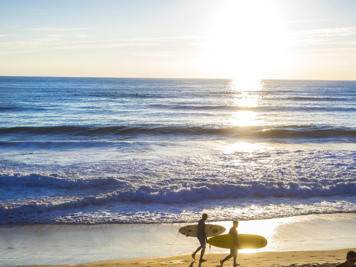 Surf the waves of the Atlantic Ocean | Arcachon Destination