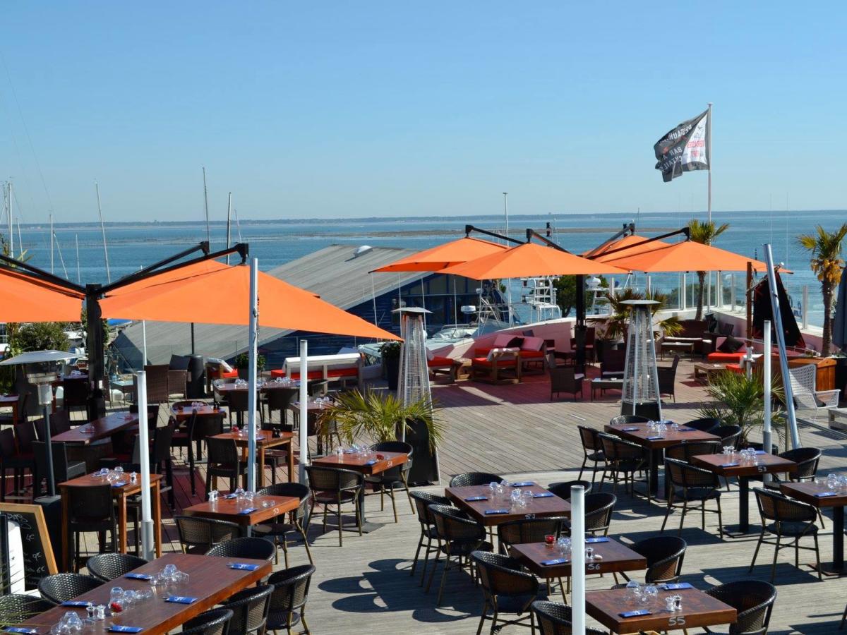 Déjeuner dans un restaurant en centre-ville – EN | Arcachon Destination