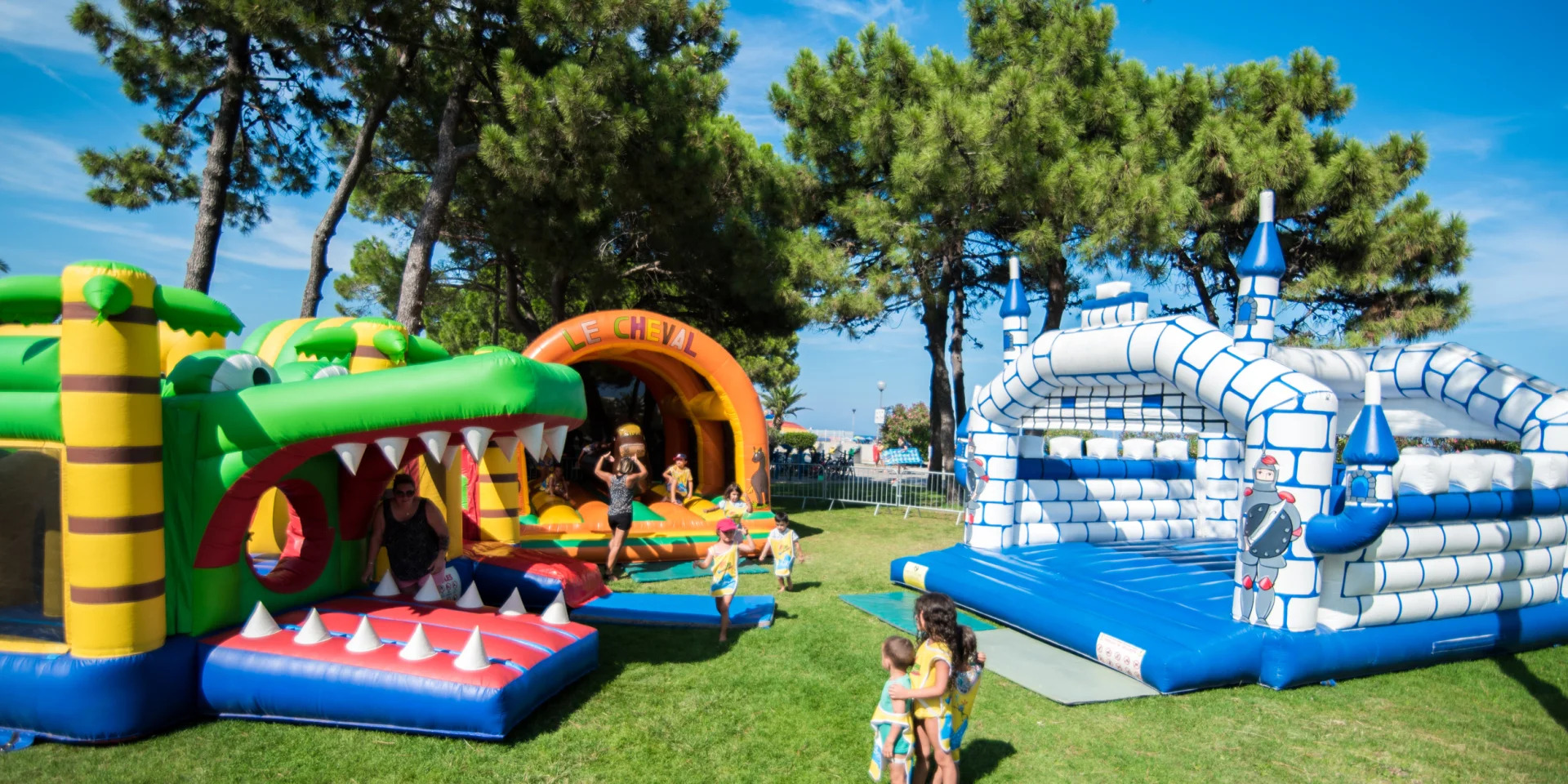 Inflatable play parks in Argelès-sur-Mer Inflatable games |Office de ...