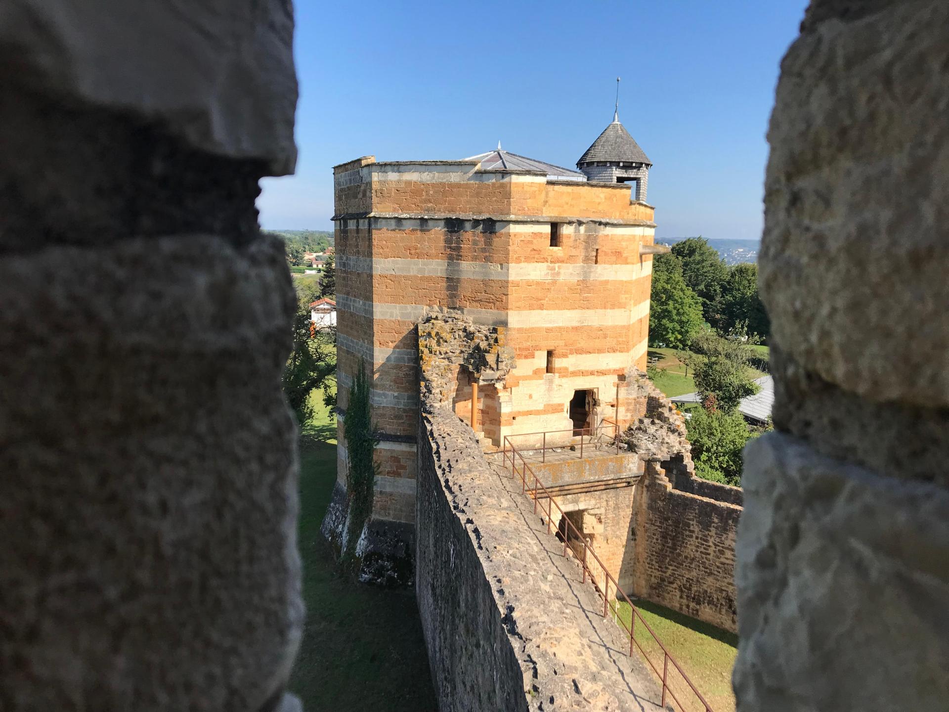 Château-fort de Trévoux | Ars Trévoux Tourist Office: Accommodation ...