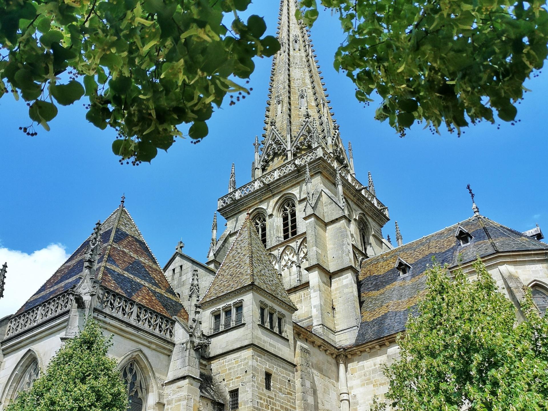 Instant spirituel, patrimoine cultuel et châteaux | Office de tourisme ...