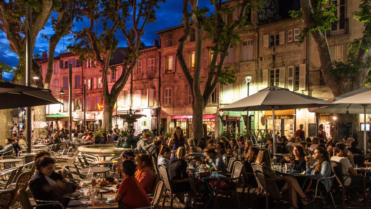 Avignon, en soirée | Avignon Tourisme Créateur d'expériences – Avignon ...