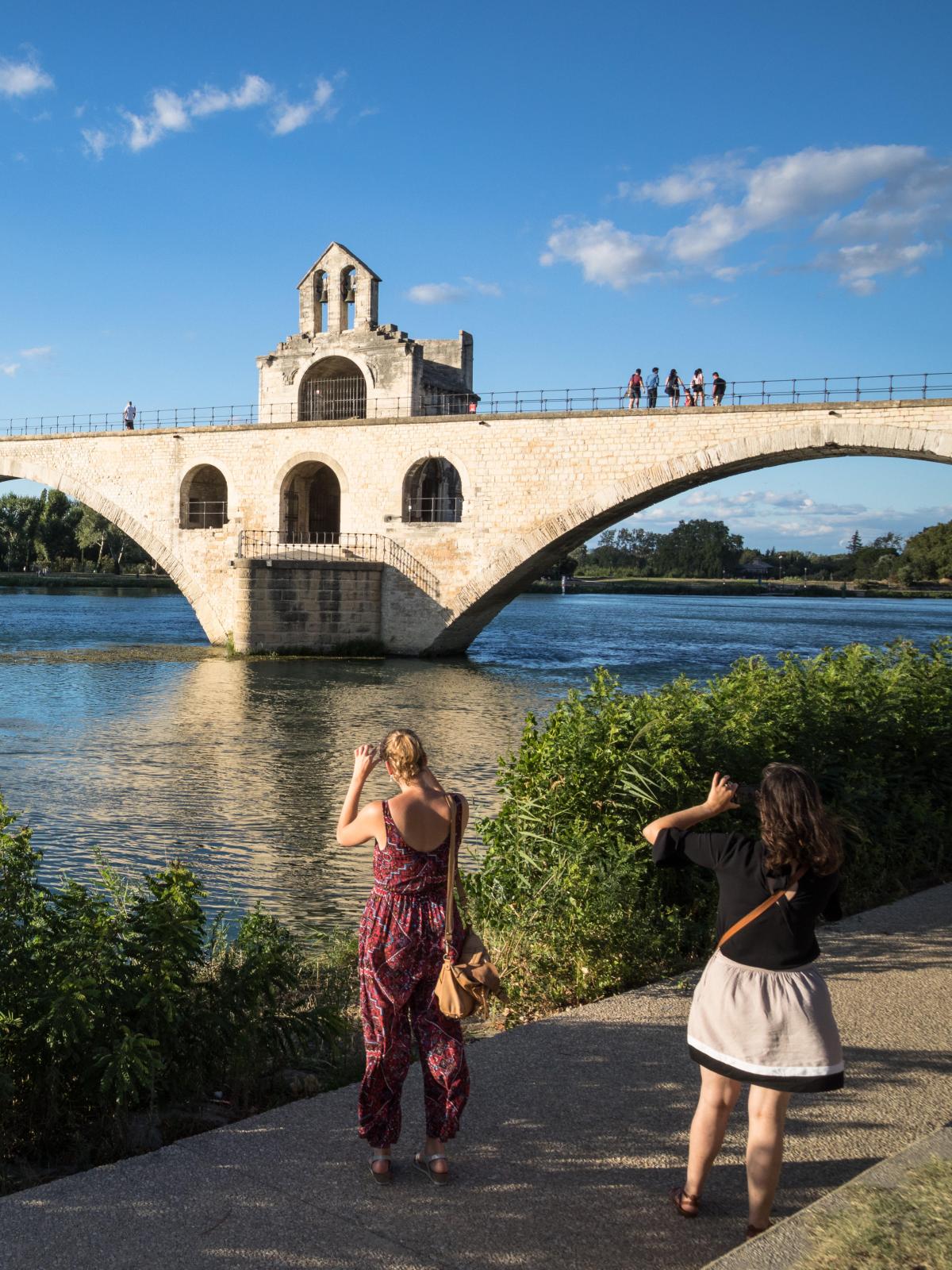 Palais des Papes, Pont d’Avignon, jardin méditerranéen… Le top 10 des spots « instagrammables ...