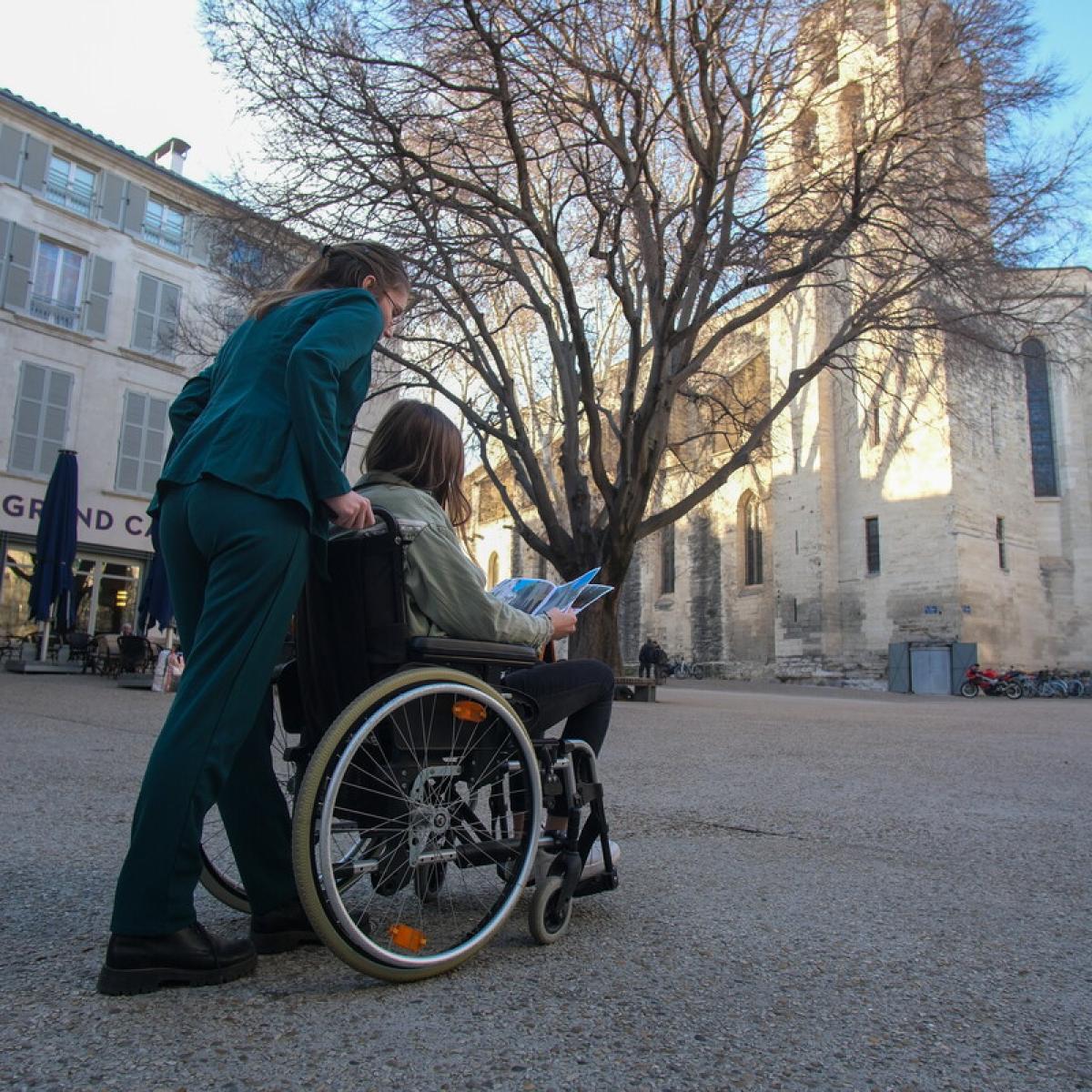 AVIGNON IN 10 WALKS | Avignon Tourisme