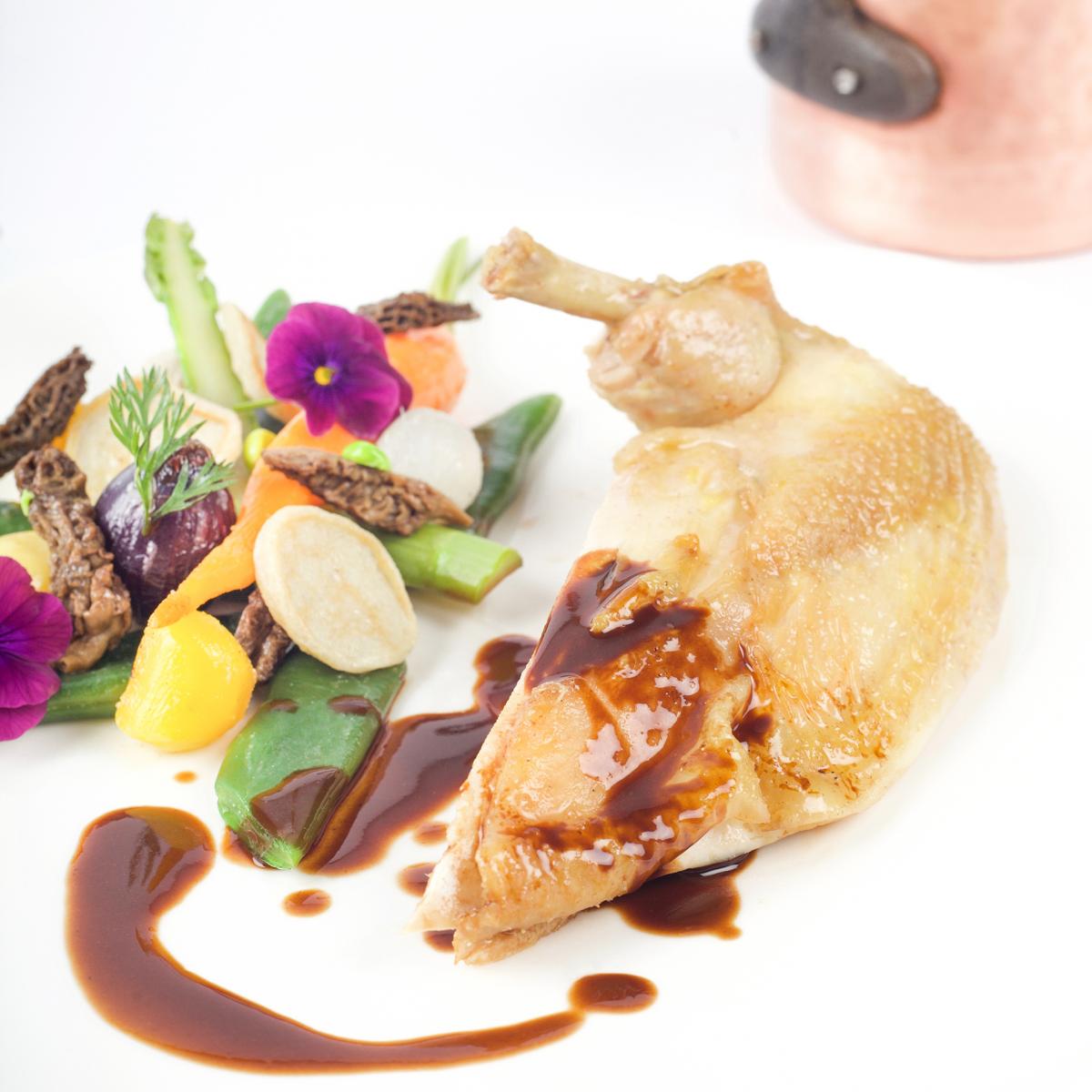 Fricassée De Poularde De Bresse à La Crème Et Aux Morilles Bourg En
