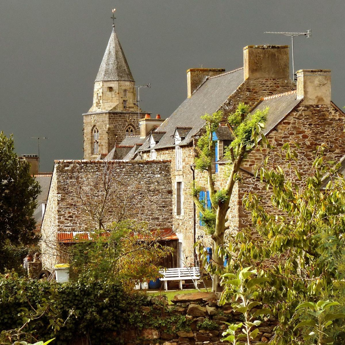 Saint-Suliac, village sur l’estuaire de la Rance en Bretagne