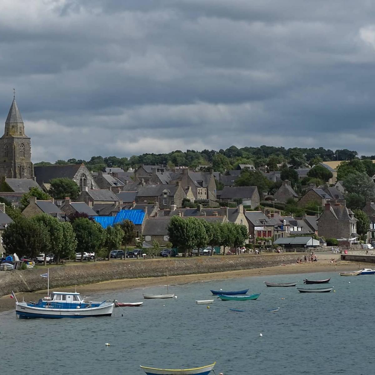 Saint-Suliac, village sur l’estuaire de la Rance en Bretagne