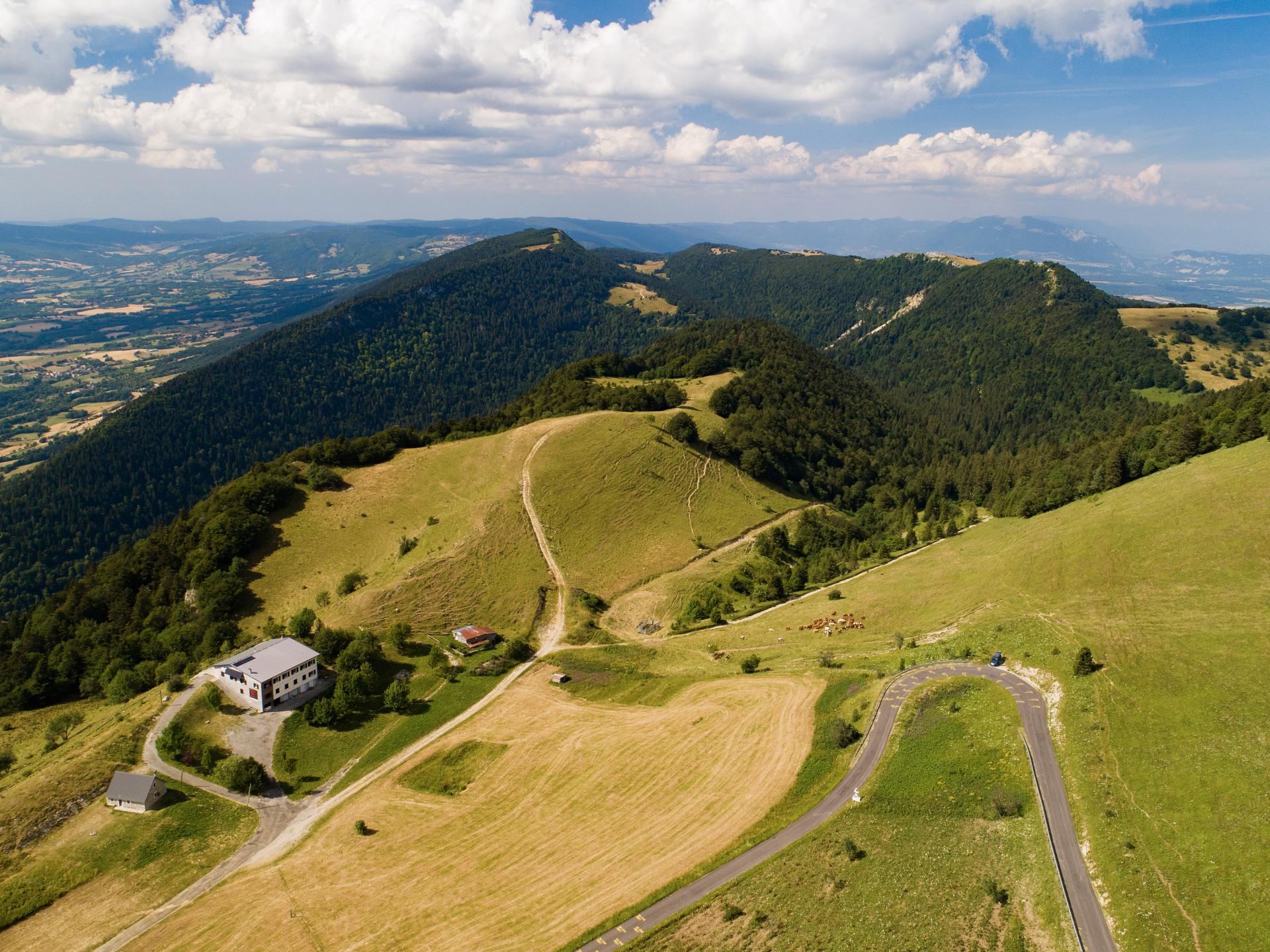 Les chemins de crêtes du Grand Colombier | Office de Tourisme Bugey Sud ...