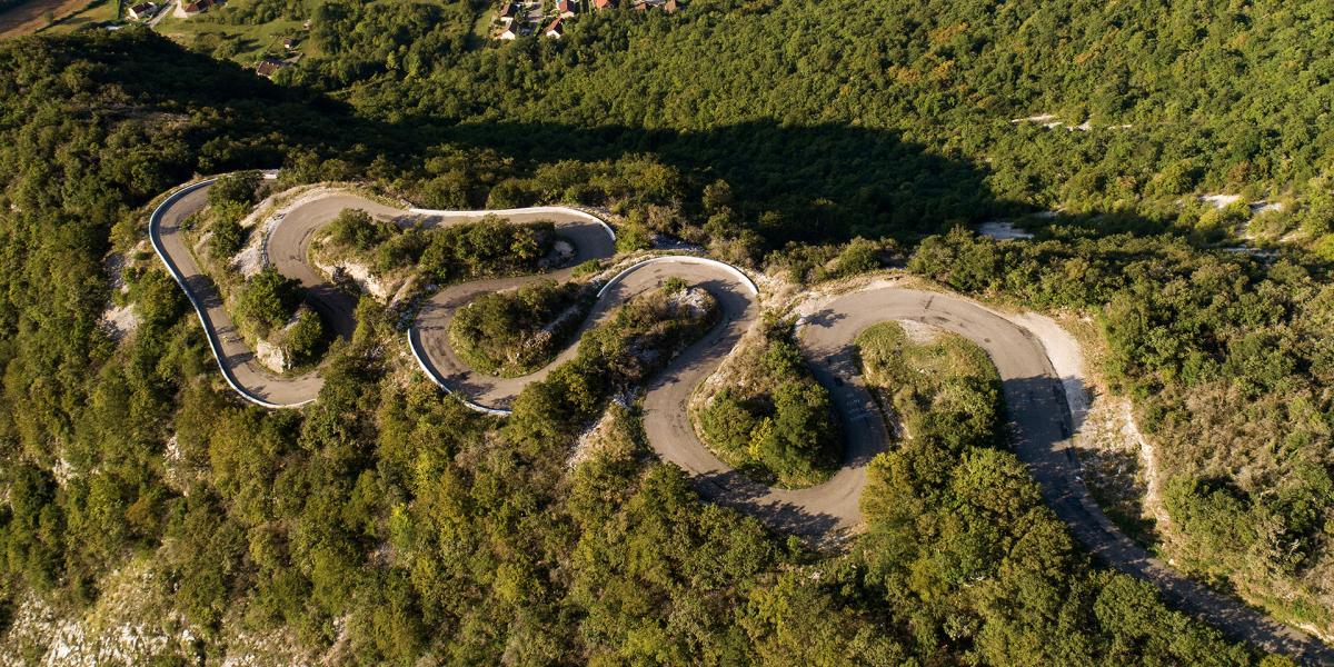 A vélo sur le Grand Colombier | Office de Tourisme Bugey Sud Grand ...