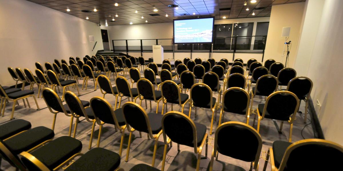 La salle de rédaction 2 au niveau 3 du Palais des Festivals et des ...