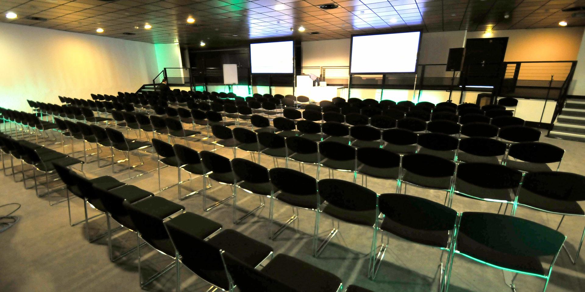 La salle de rédaction 1 au niveau 3 du Palais des Festivals et des ...