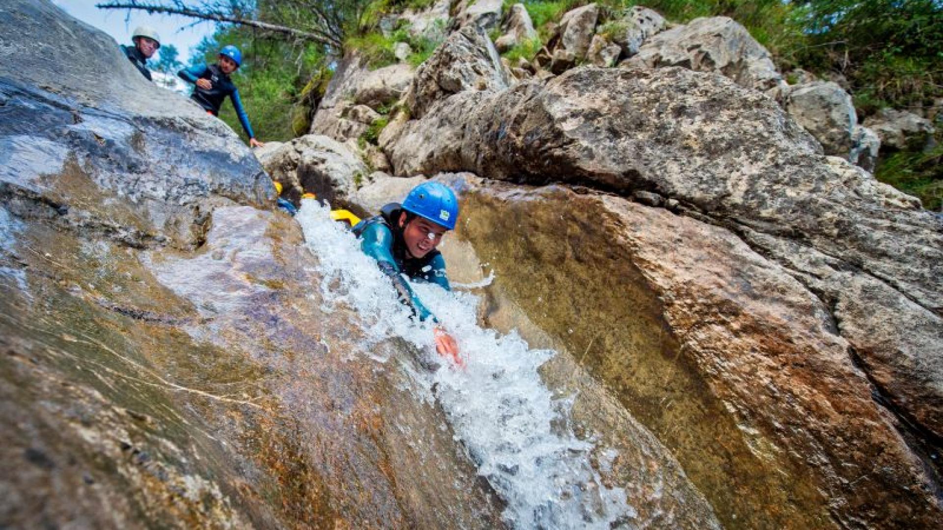 Canyoning sportif – Canyon de Val d’Estrèche avec Écrins Spéléo Canyon ...