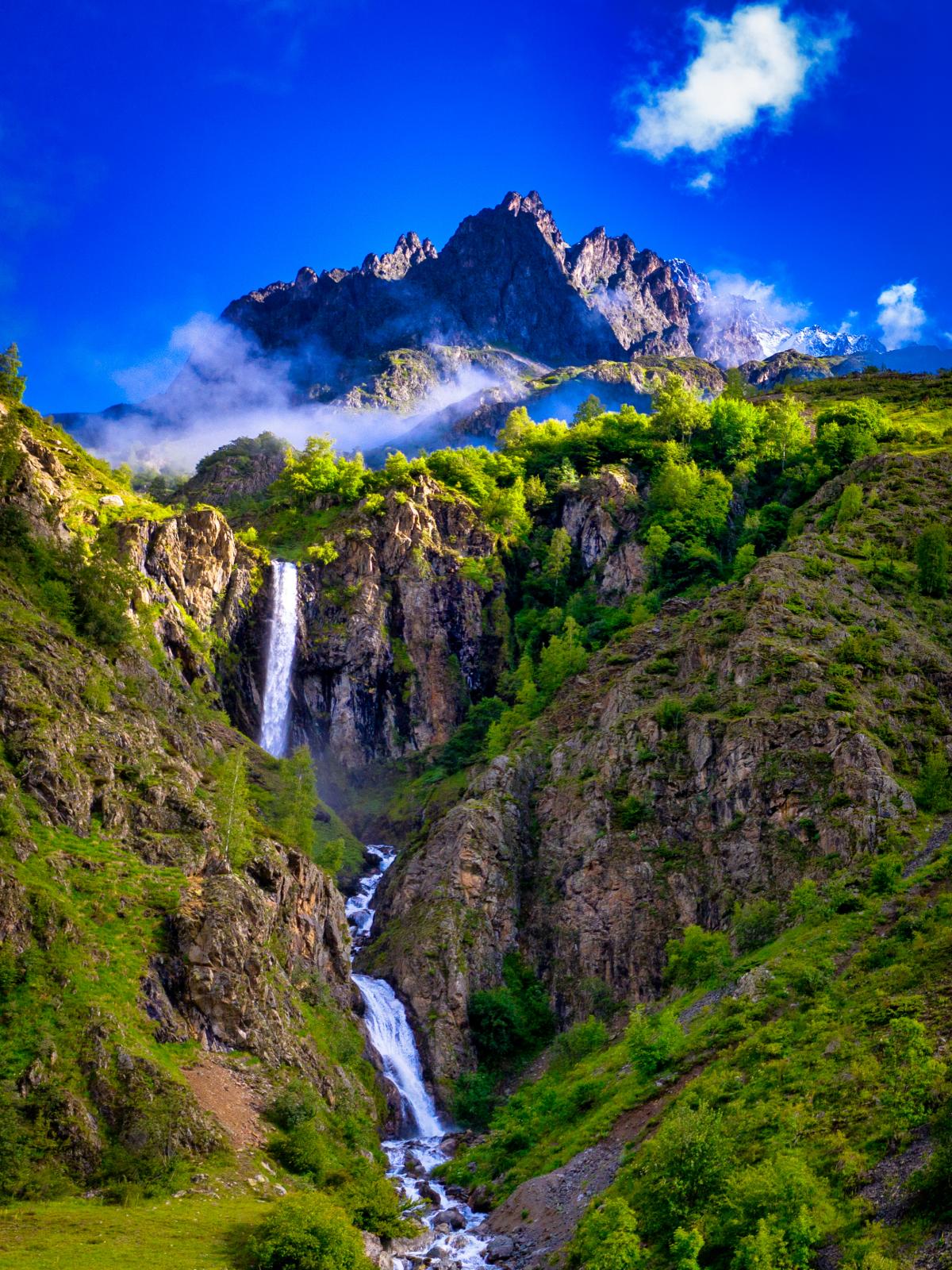 La vallée du Valgaudemar et la route des cascades