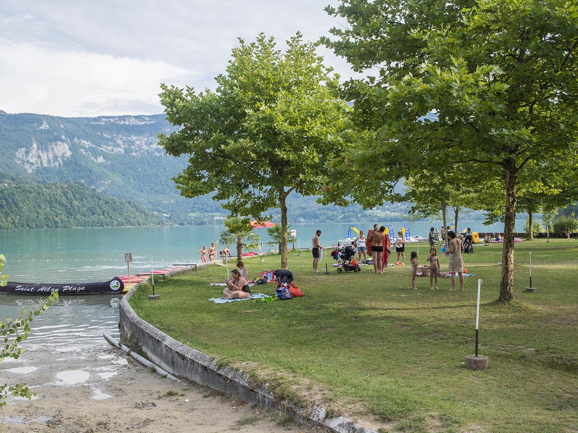 Les plages du Lac d’Aiguebelette | Site Officiel de la Chartreuse en ...
