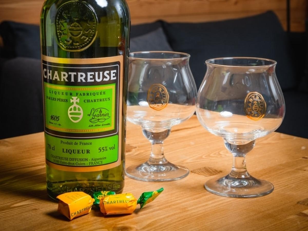 Liqueur de Chartreuse Verte : coffrets et produits dérivés | Site Officiel de la Chartreuse en ...