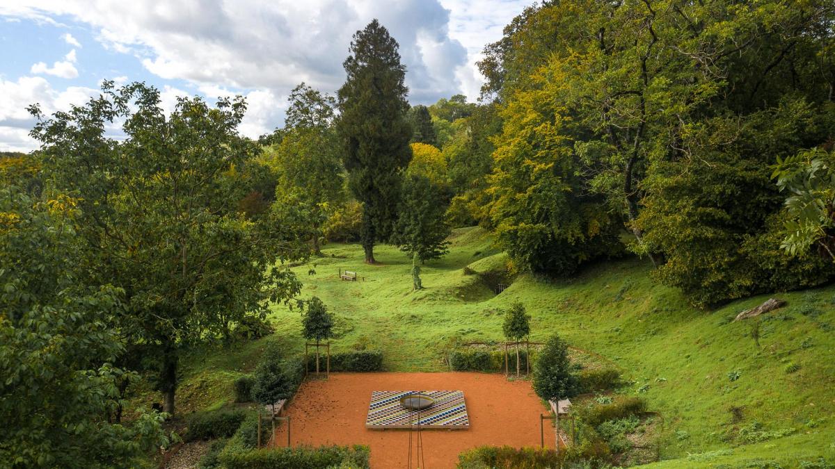 Walk in the heart of the Peace Gardens of Northern France ...