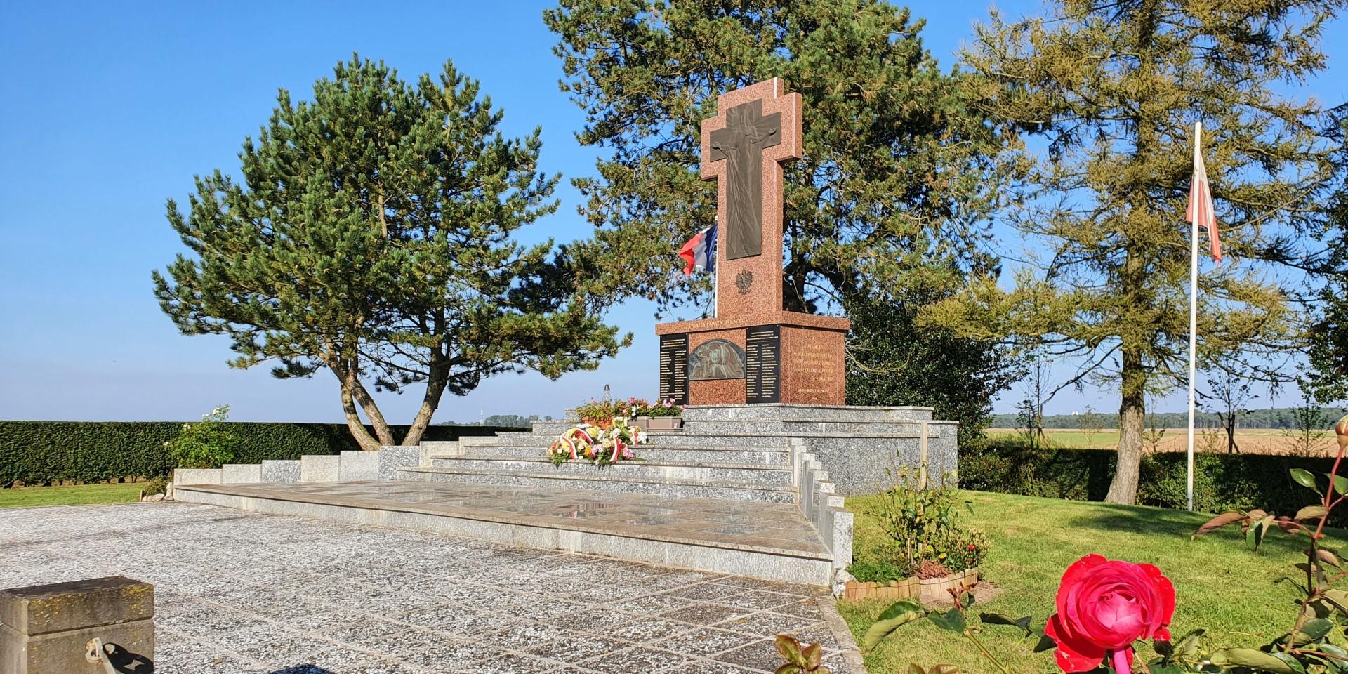 Nazdar Company Memorial, Czechoslovak Cemetery and Polish Volunteer ...