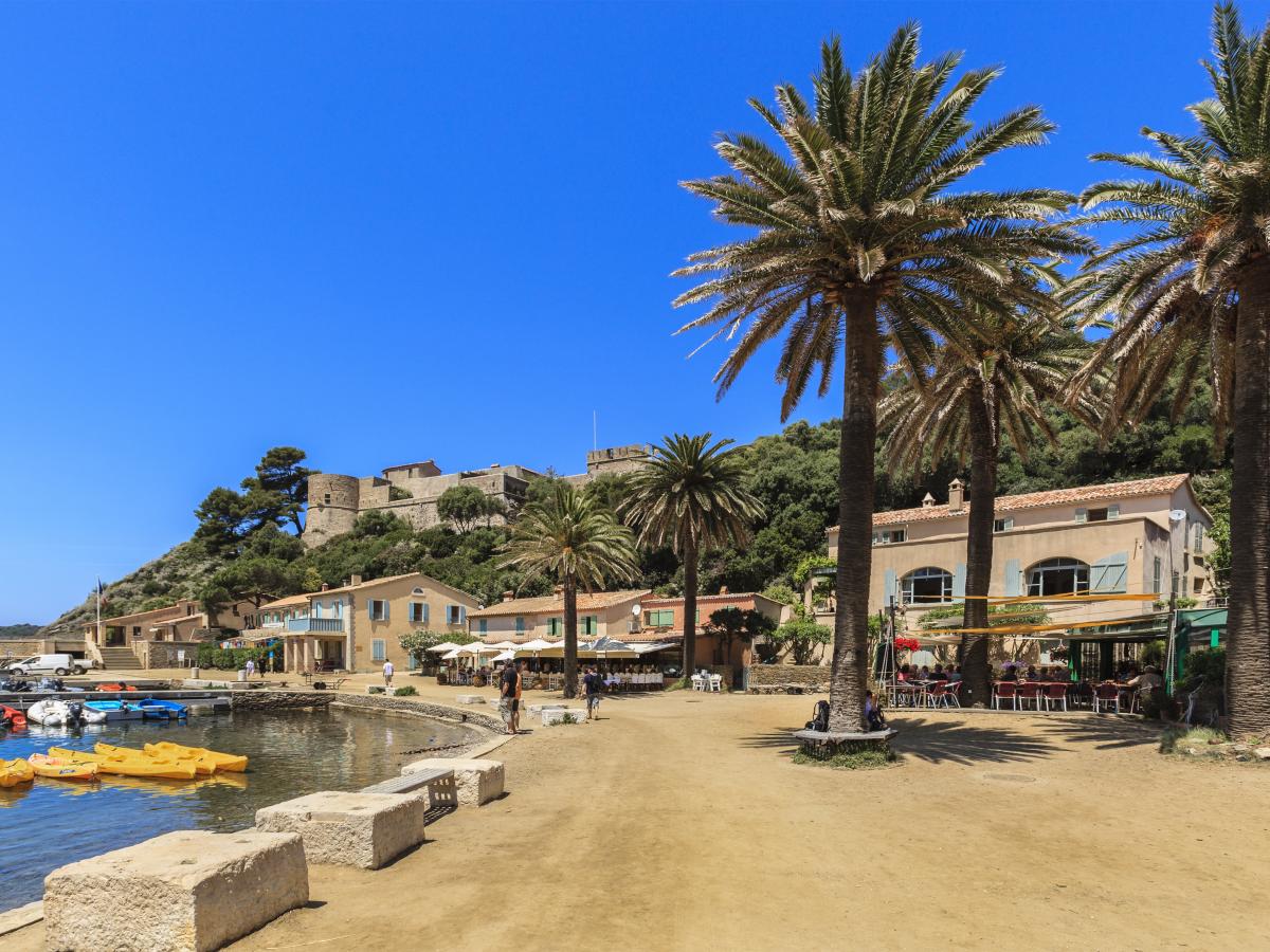 A walk in the heart of Port-Cros National Park, Europe’s first land and ...
