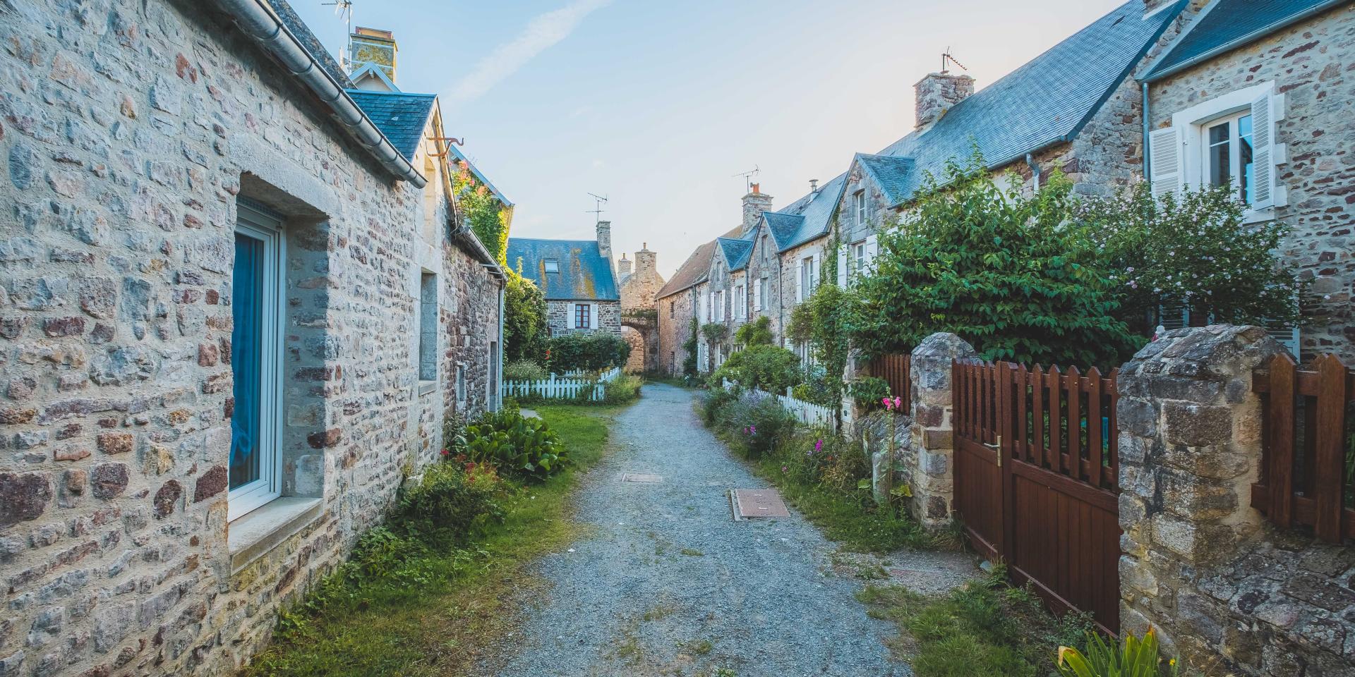 Bourg et château de Regnéville-sur-Mer : visite groupe | Coutances ...