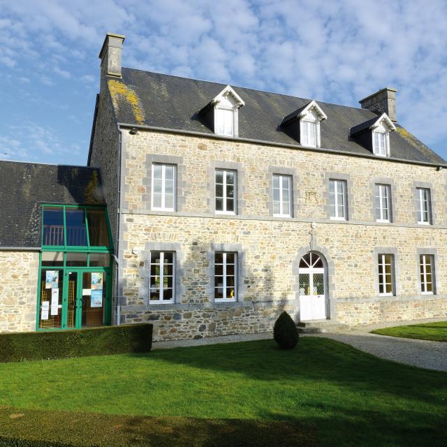 Musée Tancrède : visite groupe | Coutances Tourisme : Organisez vos ...