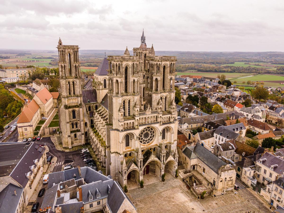 A vivre à deux : escapade à Laon et nuit au château | Site officiel ...