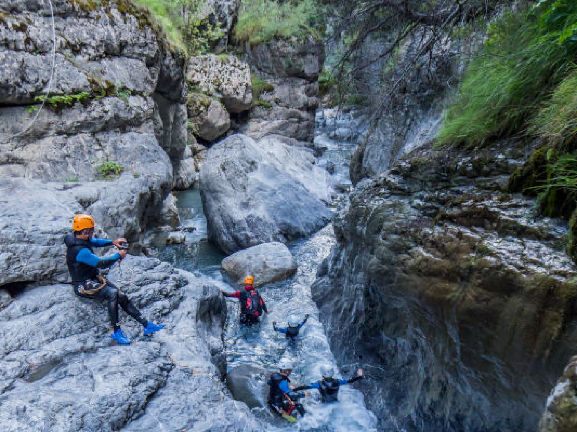 Canyoning dans les Alpes : en couple, en famille, entre amis