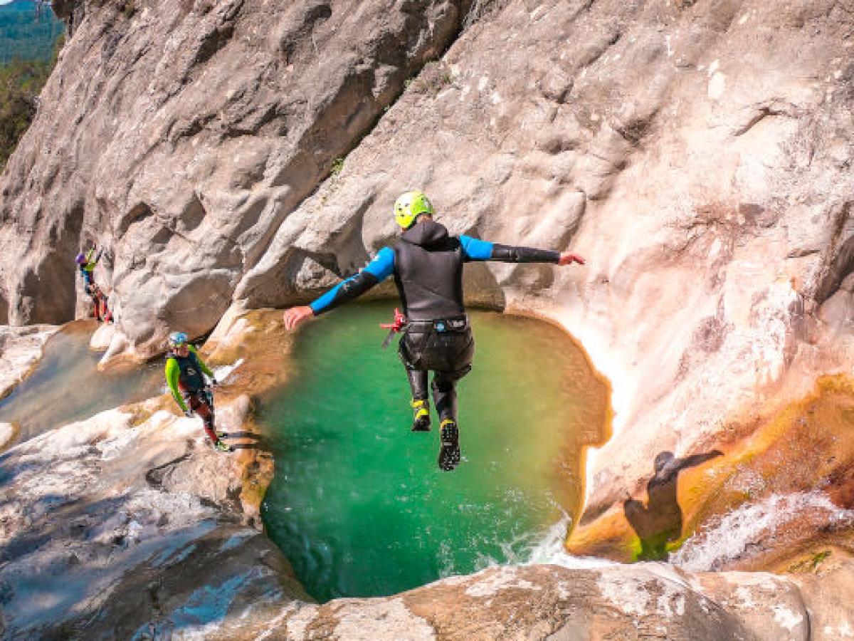 Canyoning in the French Southern Alps with partner, family or friends