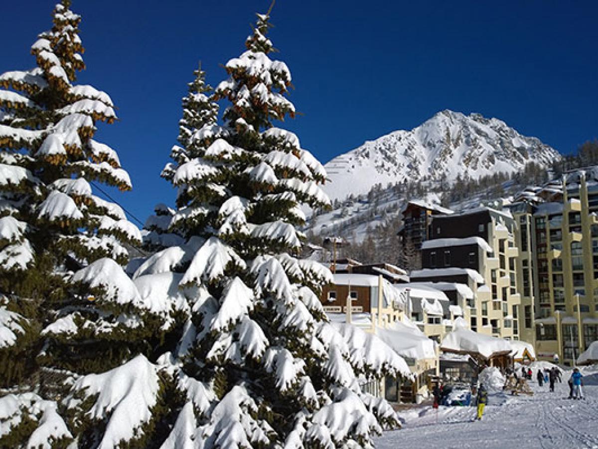 Your Winter and Summer Guide to Isola 2000 Ski Resort