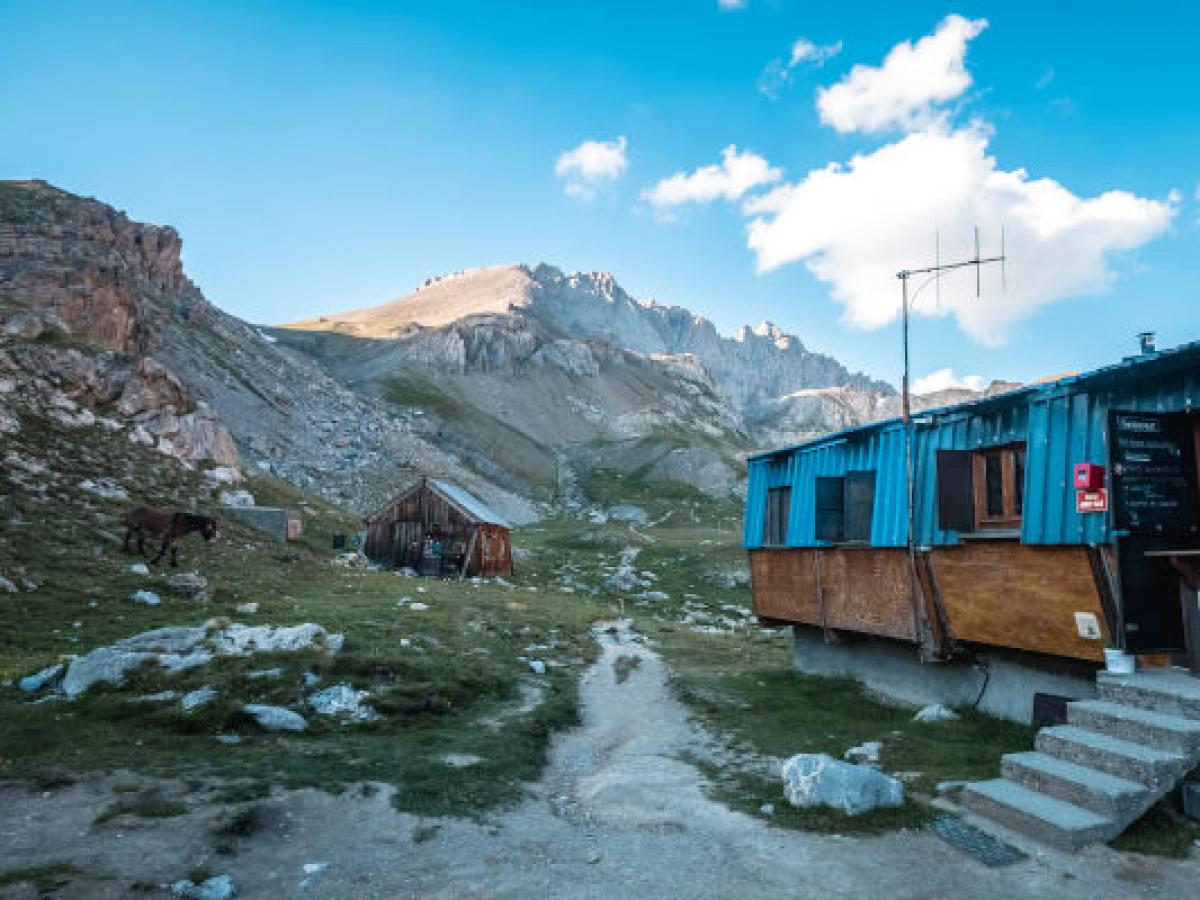 Les Plus Beaux Refuges Des Alpes Pour Des Vacances Natures En Montagne
