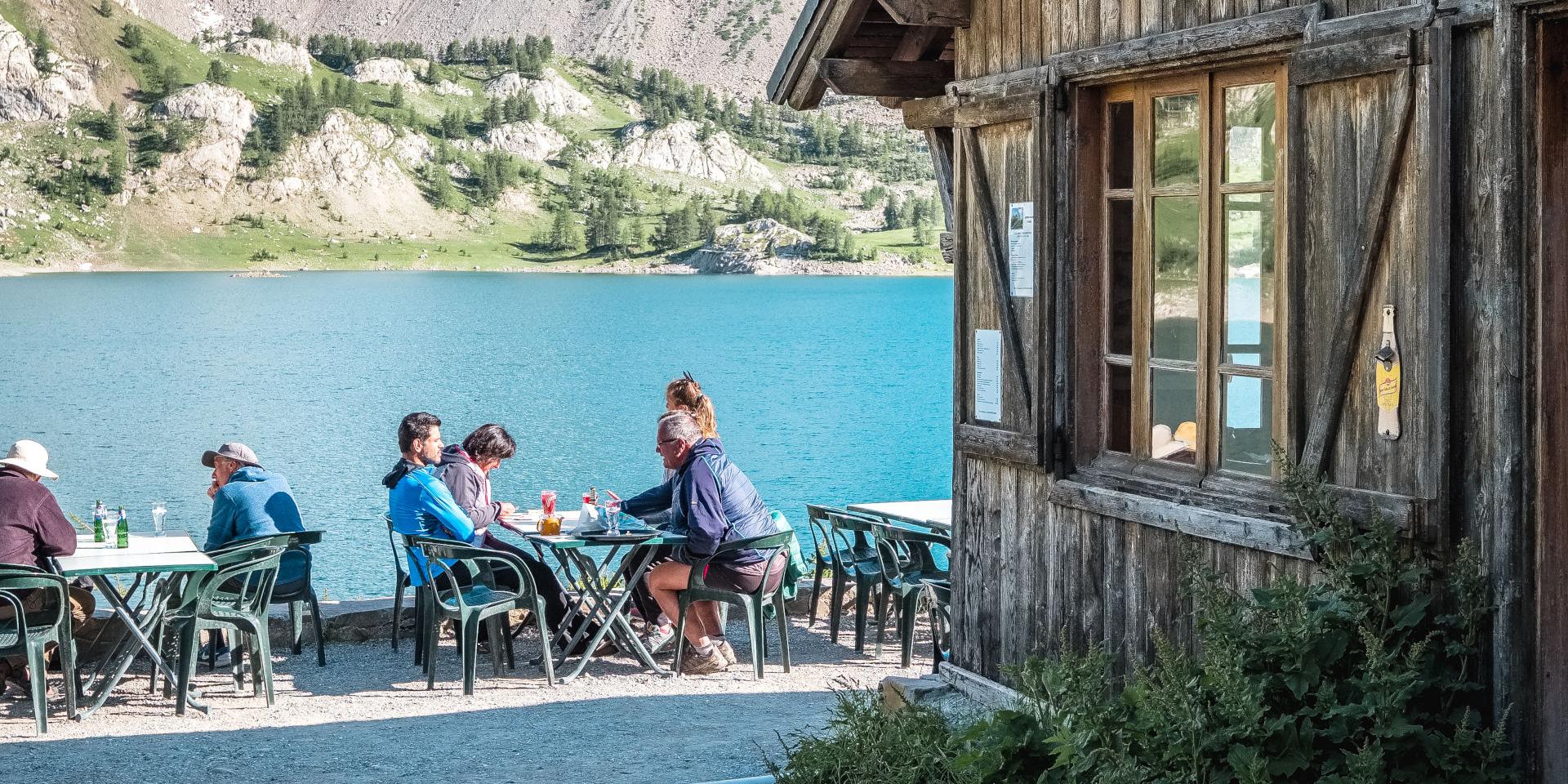 A nature holiday in the mountains: the most beautiful refuges in the Alps