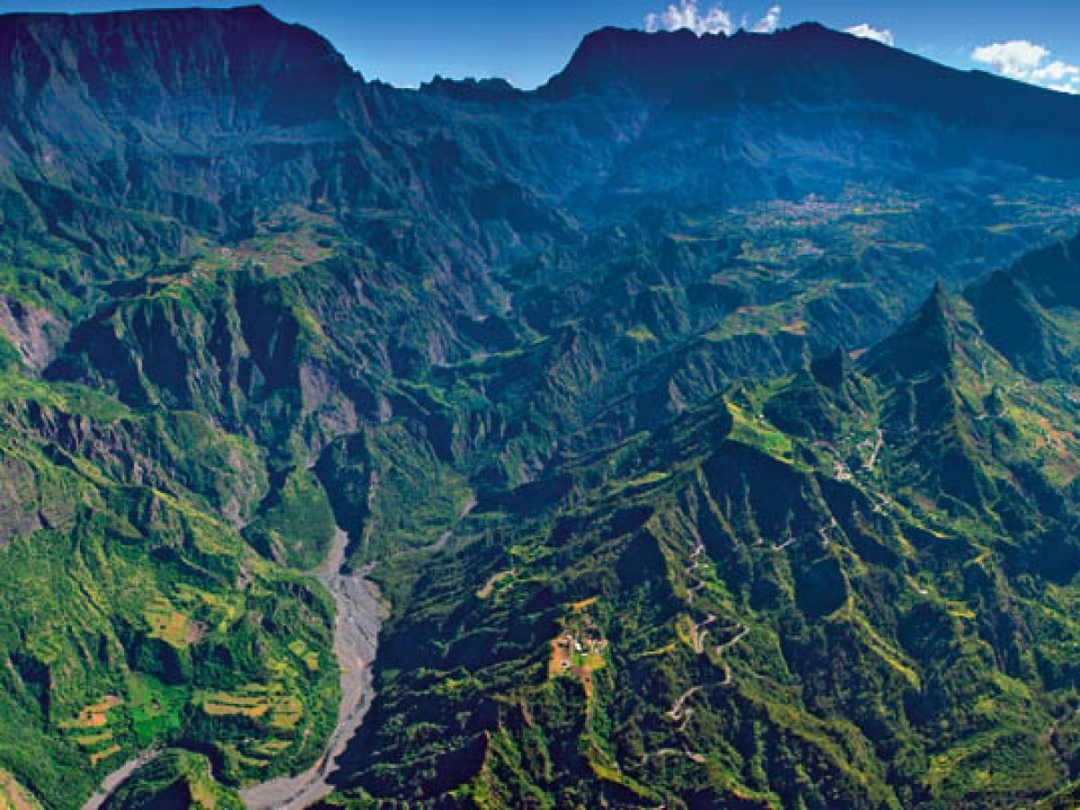 La Réunion en hélicoptère : les Cirques vus du ciel