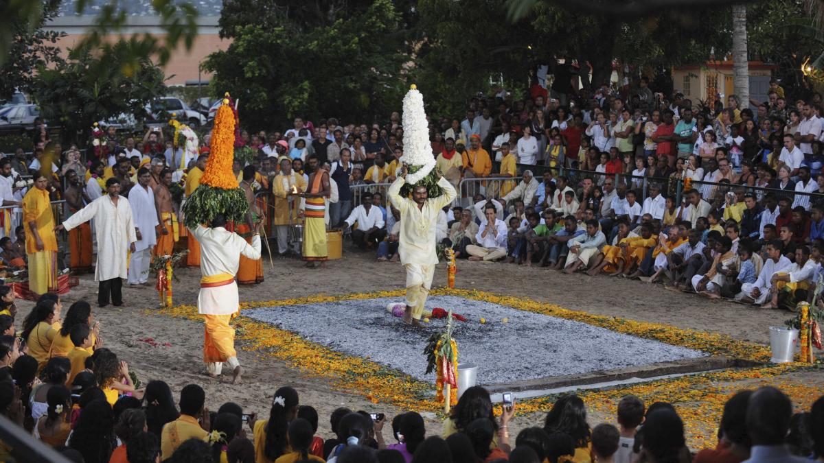 Tamil ceremonies in Reunion Island: mystical and intense