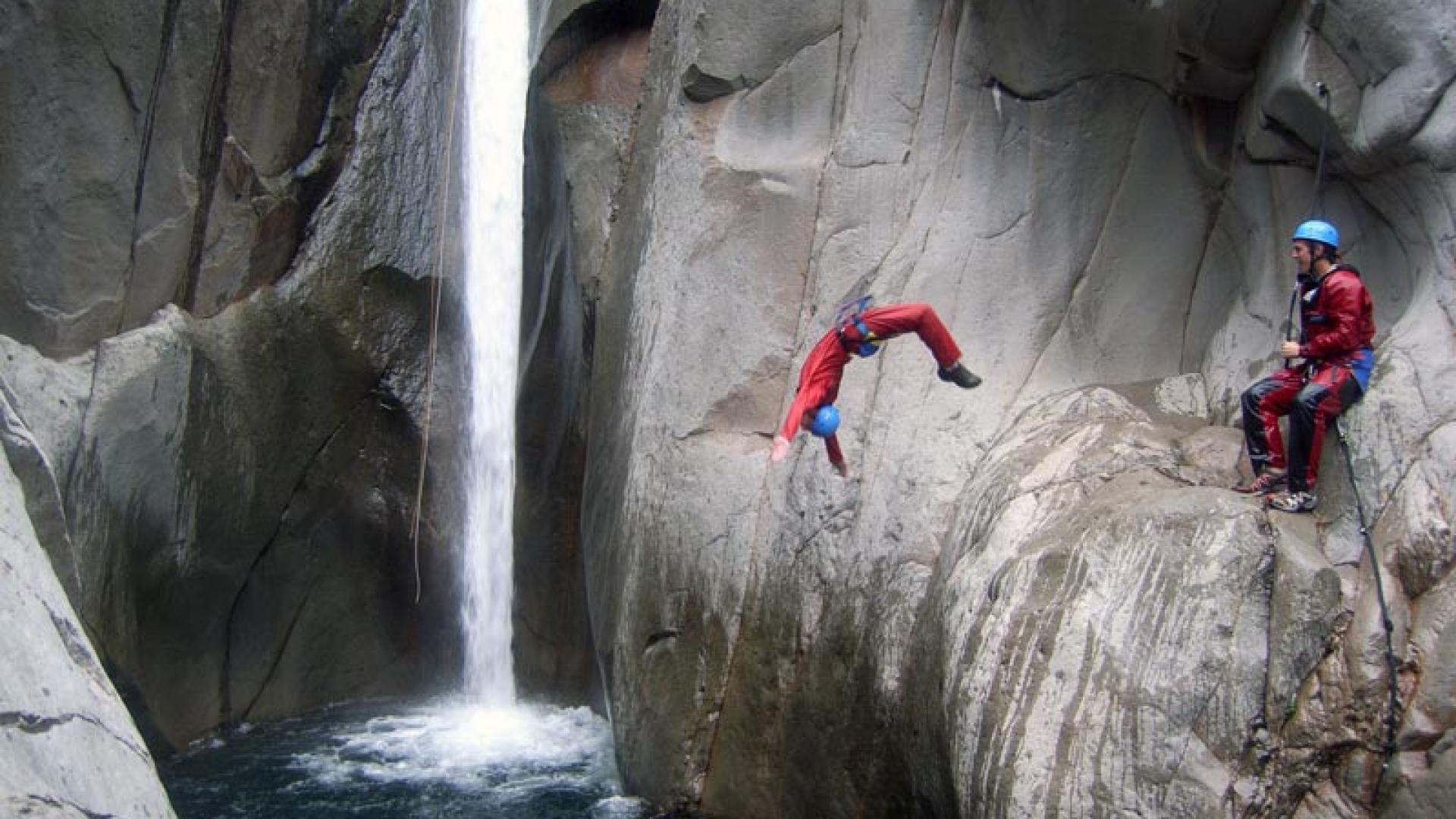 Canyoning auf La Réunion: Ein Sprung ins Abenteuer | Île de la Réunion ...