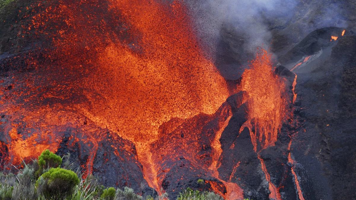 Volcans en éruptions : un spectacle intense à La Réunion