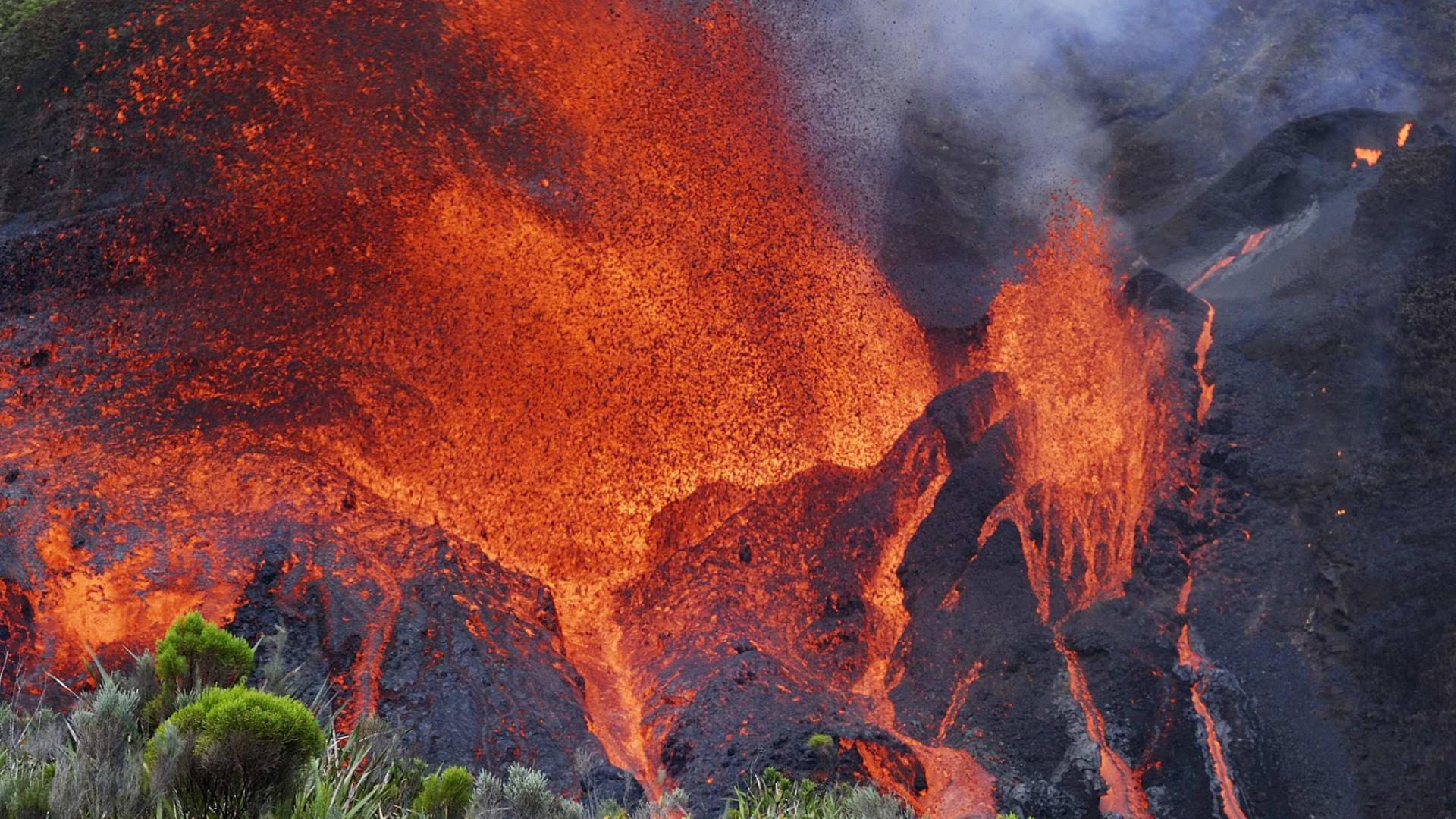 Volcans en éruptions : un spectacle intense à La Réunion