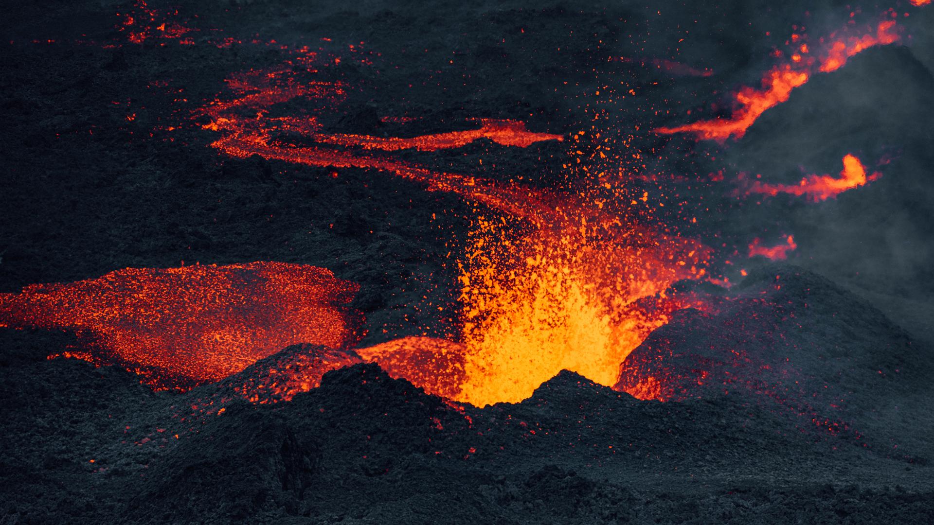 Volcans en éruptions : un spectacle intense à La Réunion