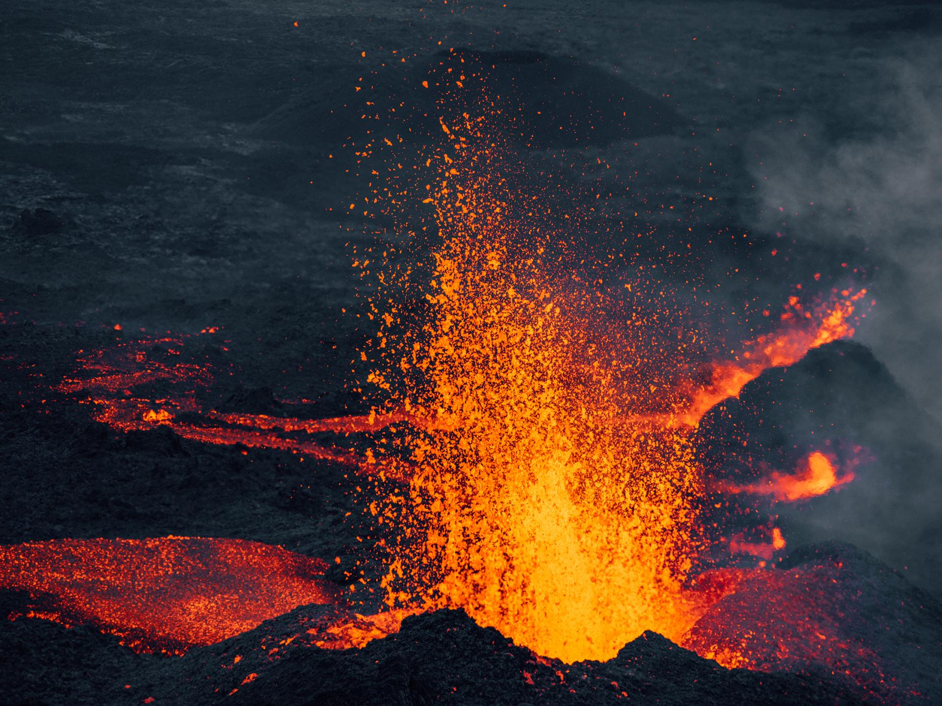 Volcans en éruptions : un spectacle intense à La Réunion