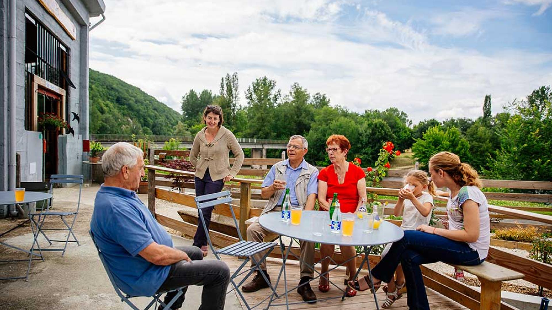 La Rue du Temps qui Passe : un retour vers le passé | Dordogne Périgord ...