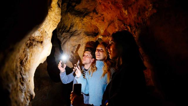 Une journée inoubliable au château de Commarque | Dordogne Périgord ...
