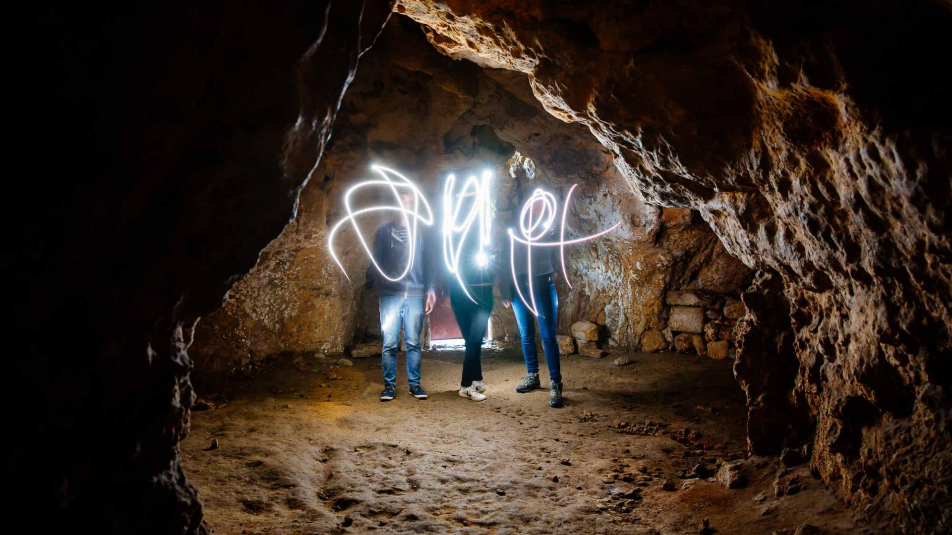 Une journée inoubliable au château de Commarque | Dordogne Périgord ...