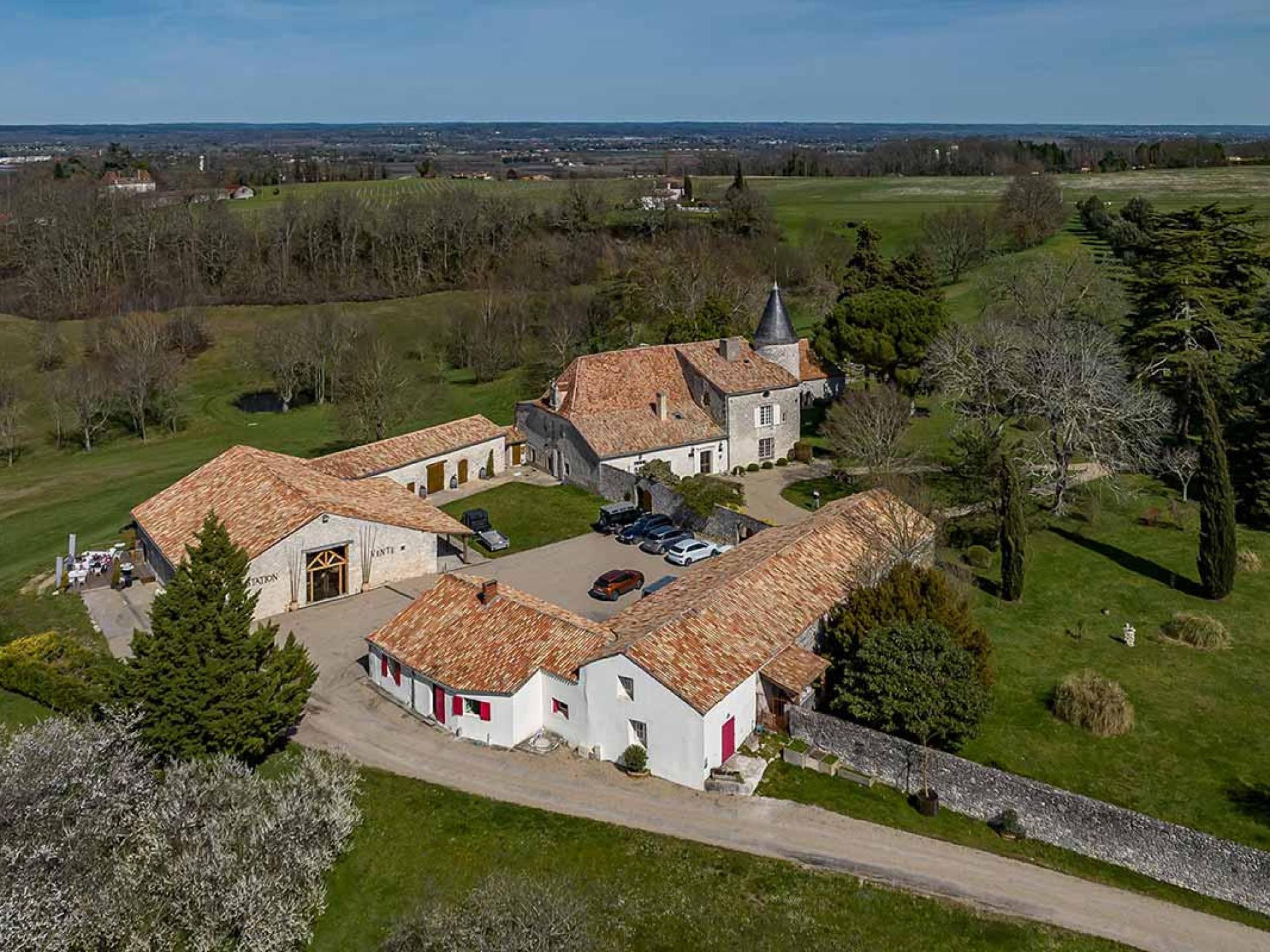Déguster du bon vin et chiner des merveilles au Château de Fayolle ...