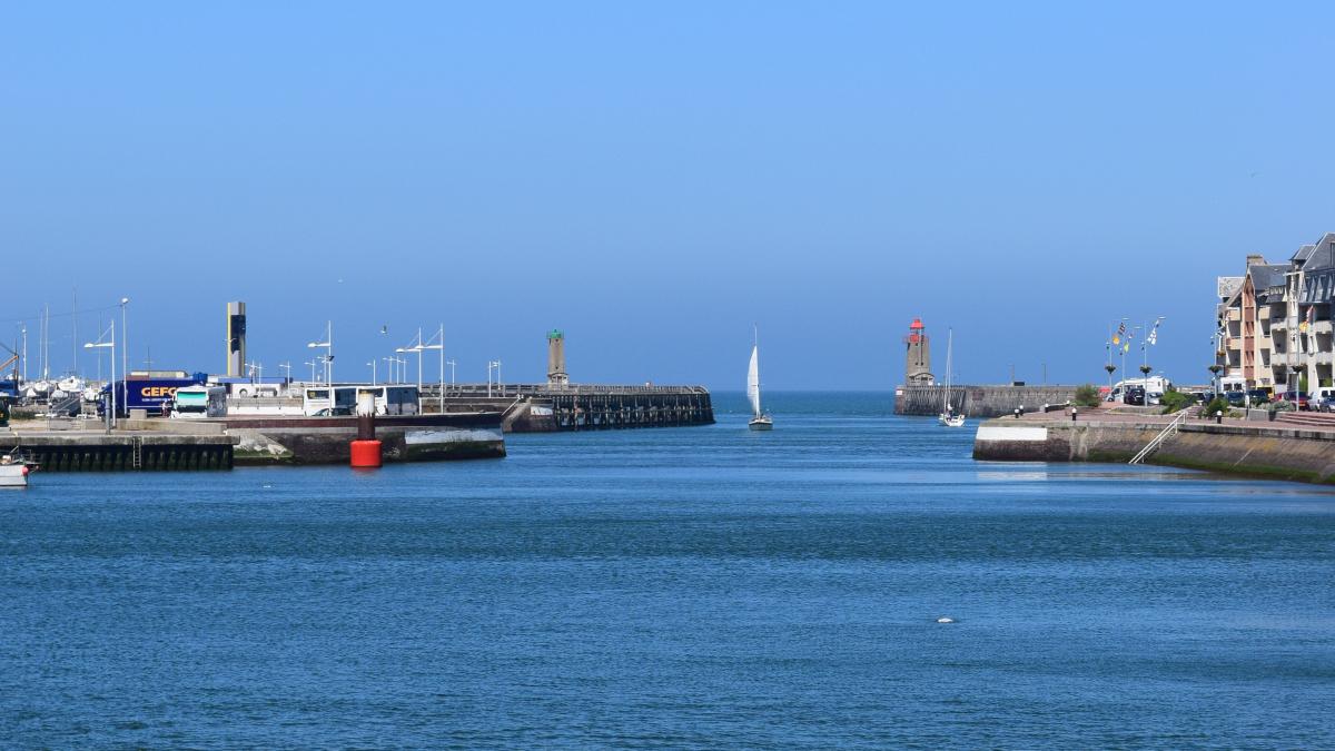 Les Phares et Estacades | Office de Tourisme de Fécamp