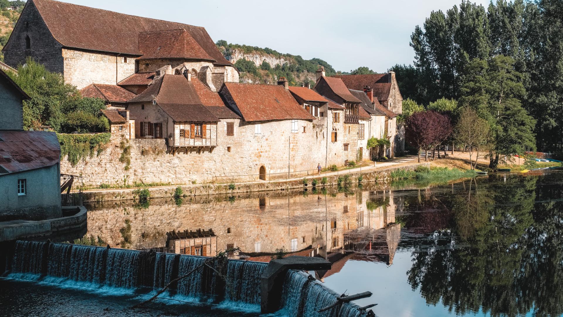 Marcilhac-sur-Célé, between river and cliffs | Figeac Tourism, Lot and ...