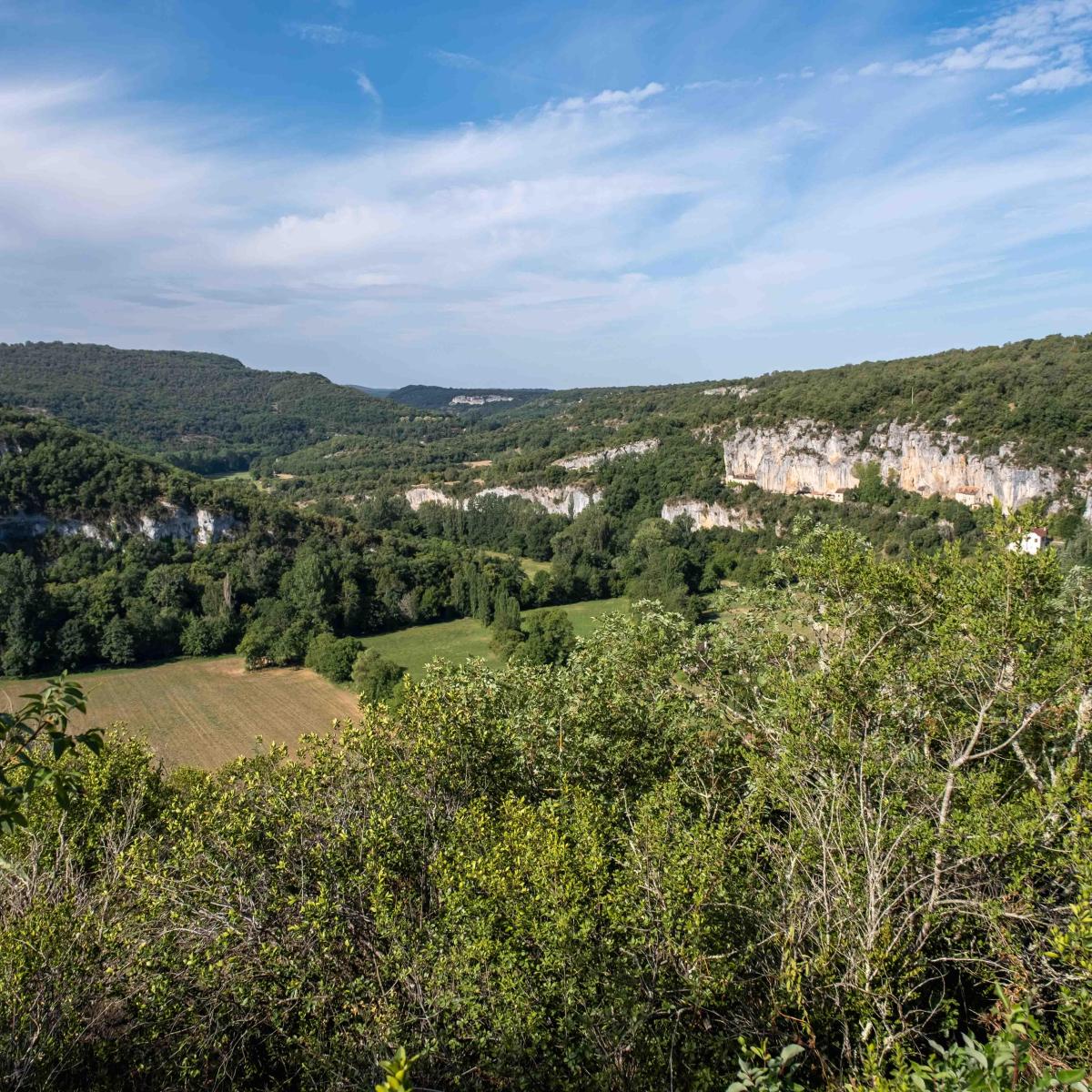 Villages aux maisons troglodytes | Figeac Tourisme, Vallées du Lot et ...