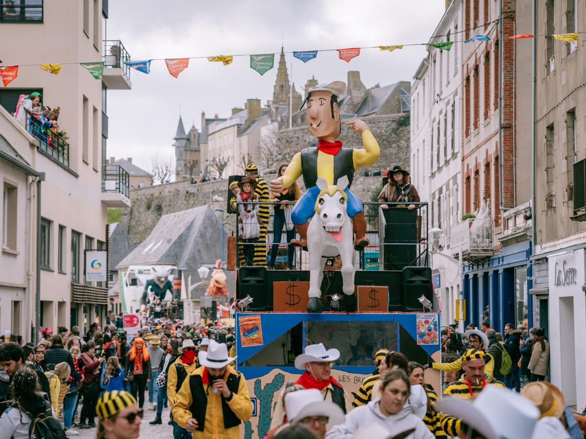 Je vis le Carnaval sur un char ! | Destination Granville Terre et Mer