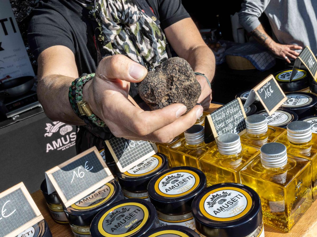 The “Truffle Festival” market | Charm of Provence & French Riviera