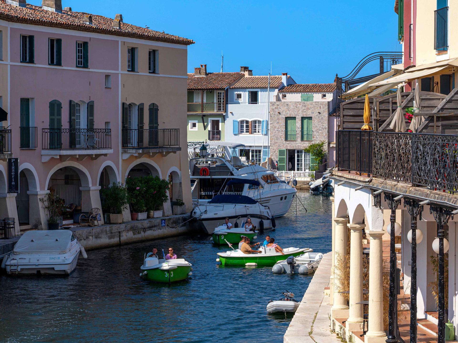 Balade bateau sur les flots de Port Grimaud | Grimaud Tourisme – Le ...