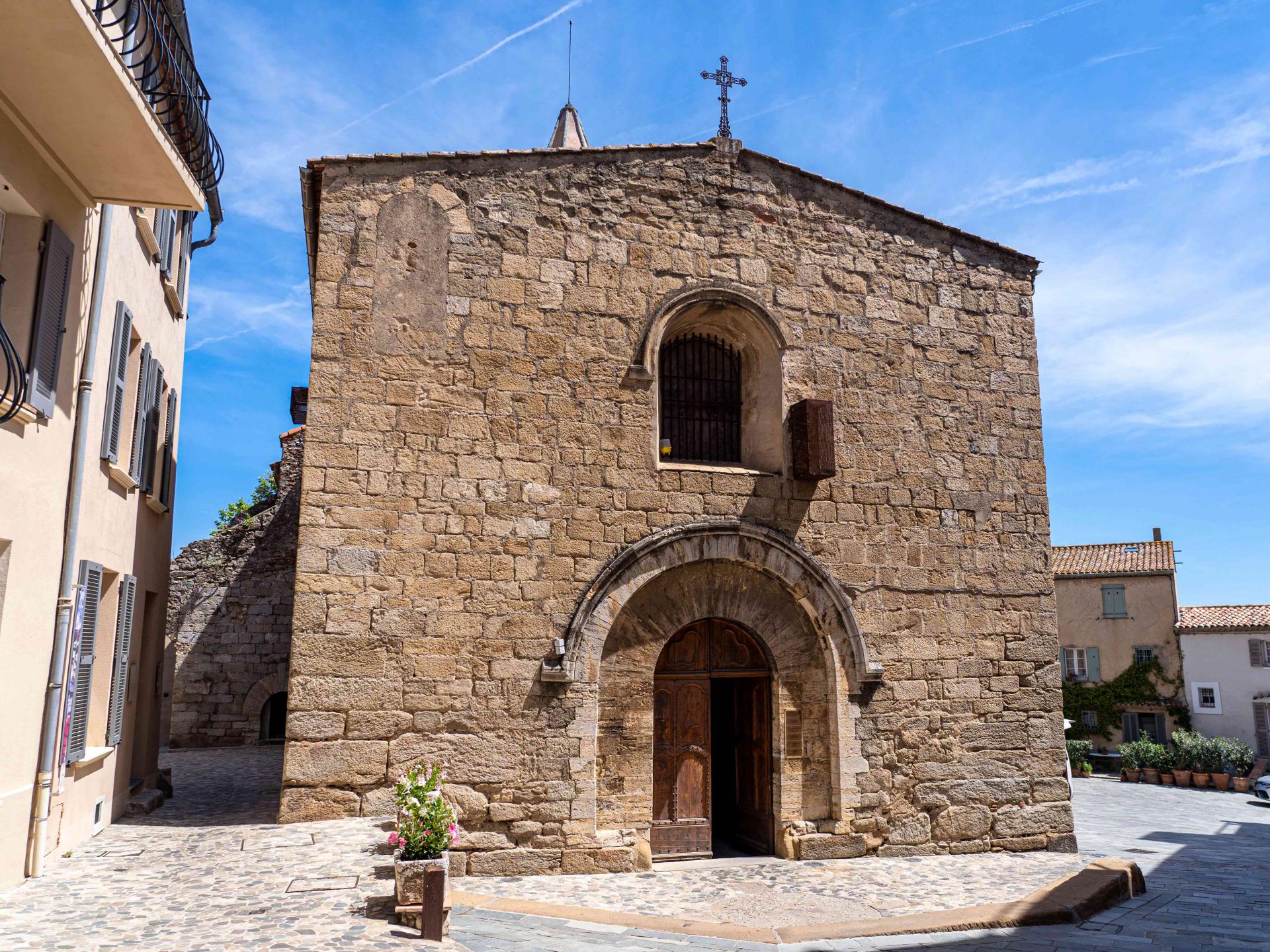L’église Saint-Michel | Grimaud Tourisme – Le charme de la Provence et ...