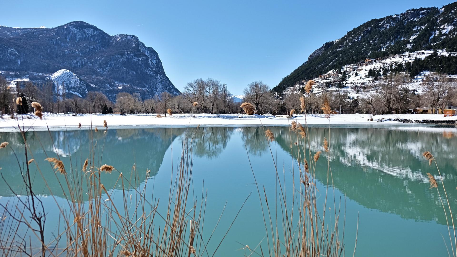 Plan d’eau d’Eygliers, un lac en montagne baignade activités et détente