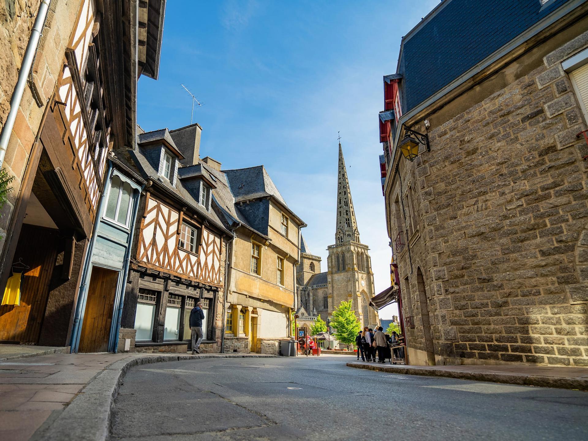 Nos brochures et cartes | Office de Tourisme de la Côte de Granit Rose